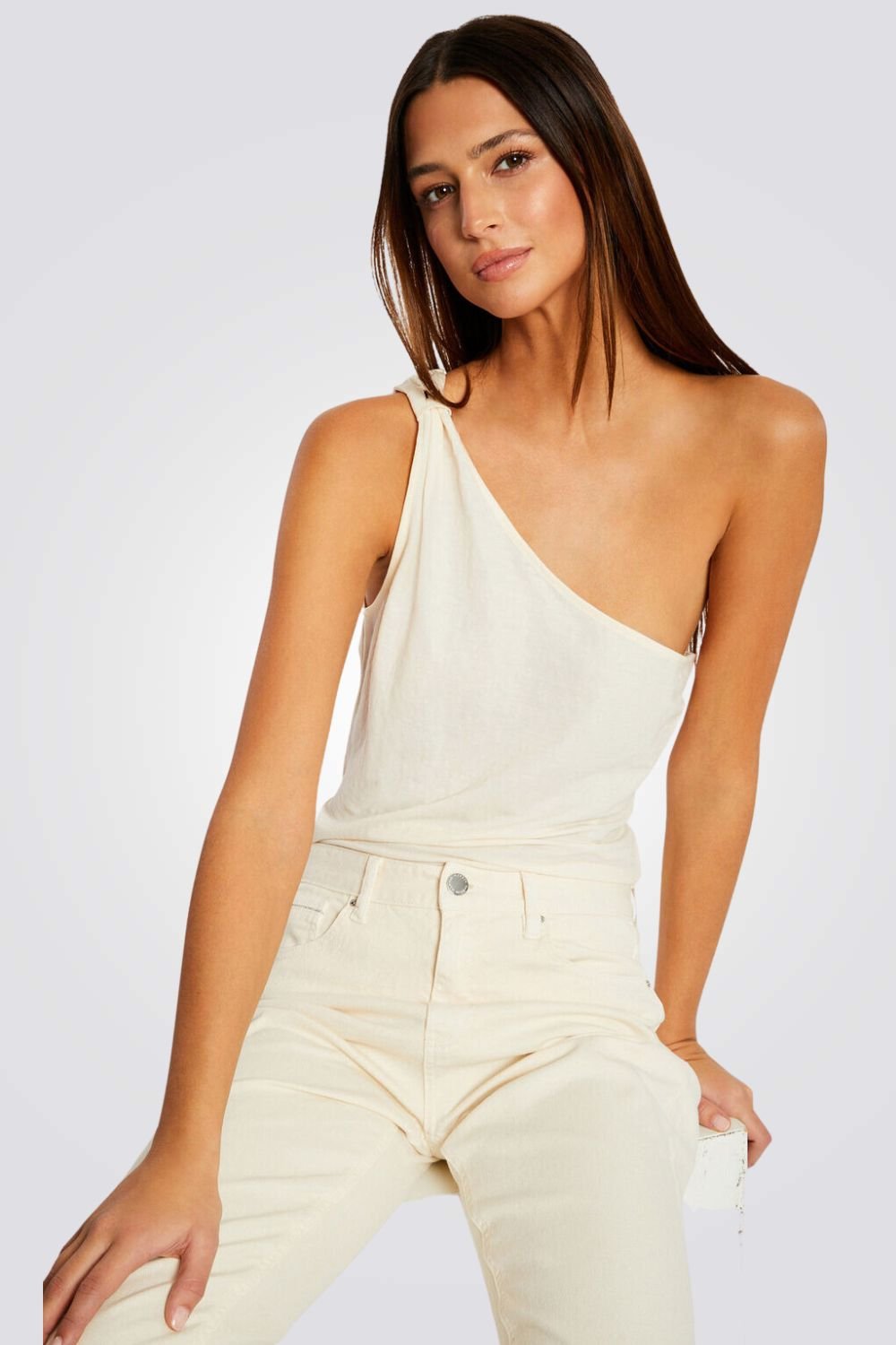 גופיה א-סימטרית בצבע OFF WHITE לנשים MORGAN – MASHBIR//365